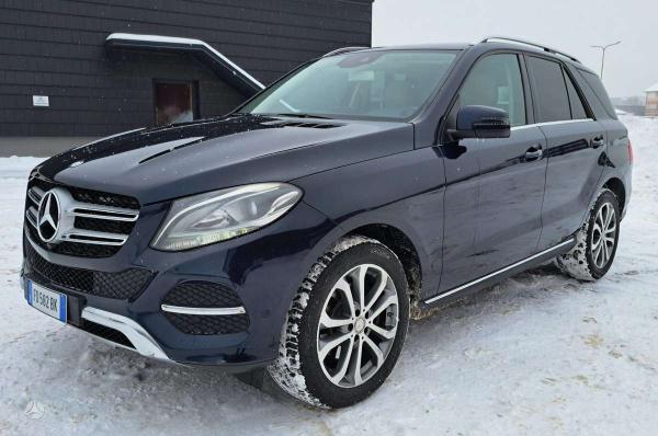 Blue Mercedes-Benz gle-250 2016 in Kaunas, with an engine capacity of 2.14 L and mileage of 227 thousand km for 16500 €, photo 1 on AUTOMOTO.COM.LV