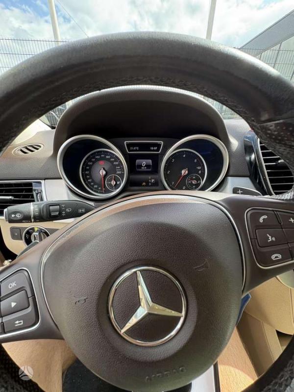 Blue Mercedes-Benz gle-250 2016 in Vilnius, with an engine capacity of 2.20 L and mileage of 261 thousand km for 16600 €, photo 2 on AUTOMOTO.COM.LV