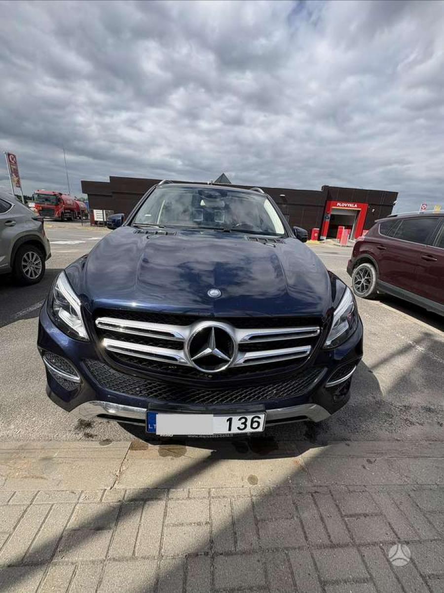 Zils Mercedes-Benz gle-250 2016 Viļņa, ar dzinēja tilpumu 2.20 L un nobraukumu 261 tūkst. km par 16600 €, foto 5 vietnē AUTOMOTO.COM.LV