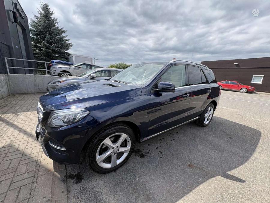 Zils Mercedes-Benz gle-250 2016 Viļņa, ar dzinēja tilpumu 2.20 L un nobraukumu 261 tūkst. km par 16600 €, foto 6 vietnē AUTOMOTO.COM.LV