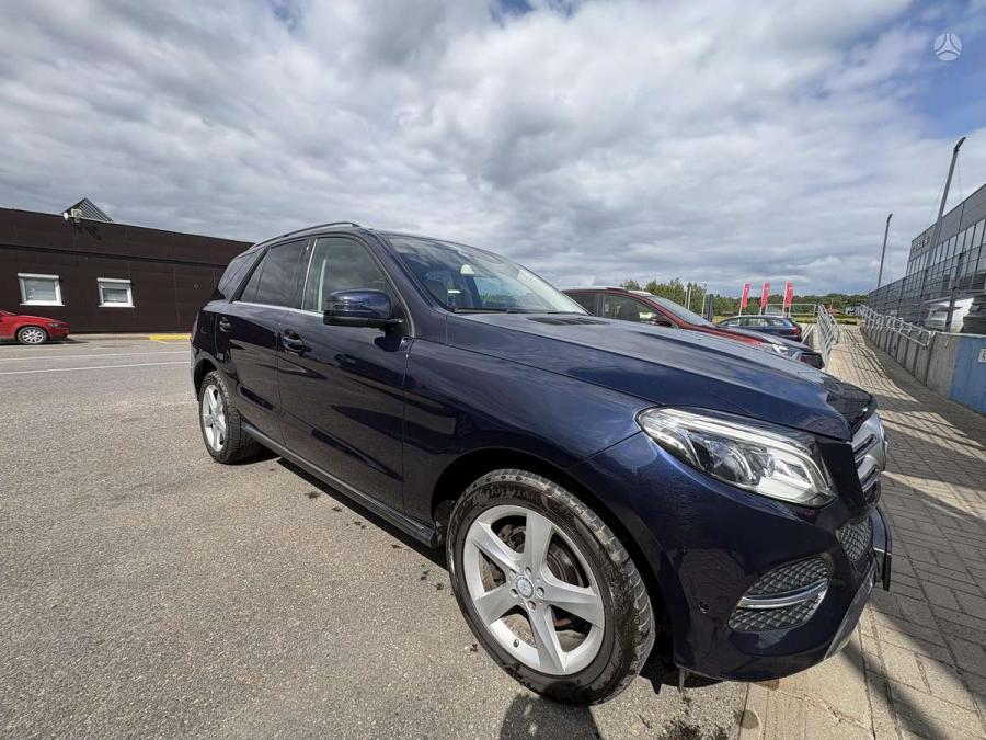 Zils Mercedes-Benz gle-250 2016 Viļņa, ar dzinēja tilpumu 2.20 L un nobraukumu 261 tūkst. km par 16600 €, foto 12 vietnē AUTOMOTO.COM.LV