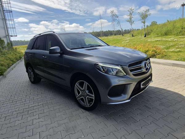 Grey Mercedes-Benz gle-250 2017 in Vilnius, with an engine capacity of 2.14 L and mileage of 260 thousand km for 23500 €, photo 4 on AUTOMOTO.COM.LV