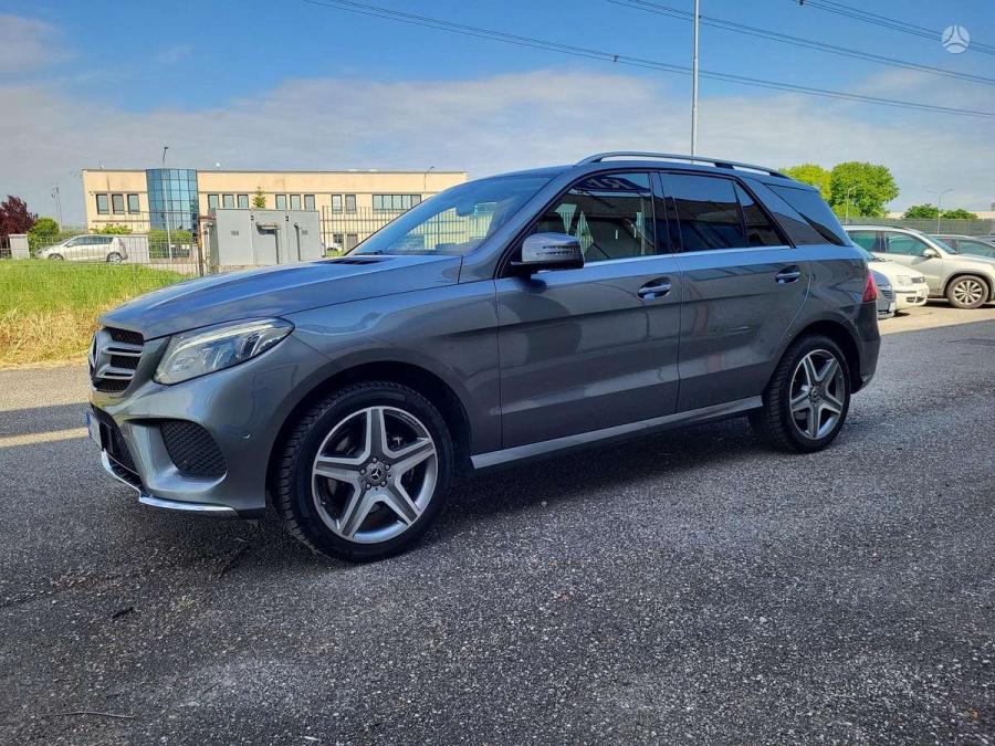 Grey Mercedes-Benz gle-250 2018 in Kaunas, with an engine capacity of 2.14 L and mileage of 200 thousand km for 19500 €, photo 2 on AUTOMOTO.COM.LV