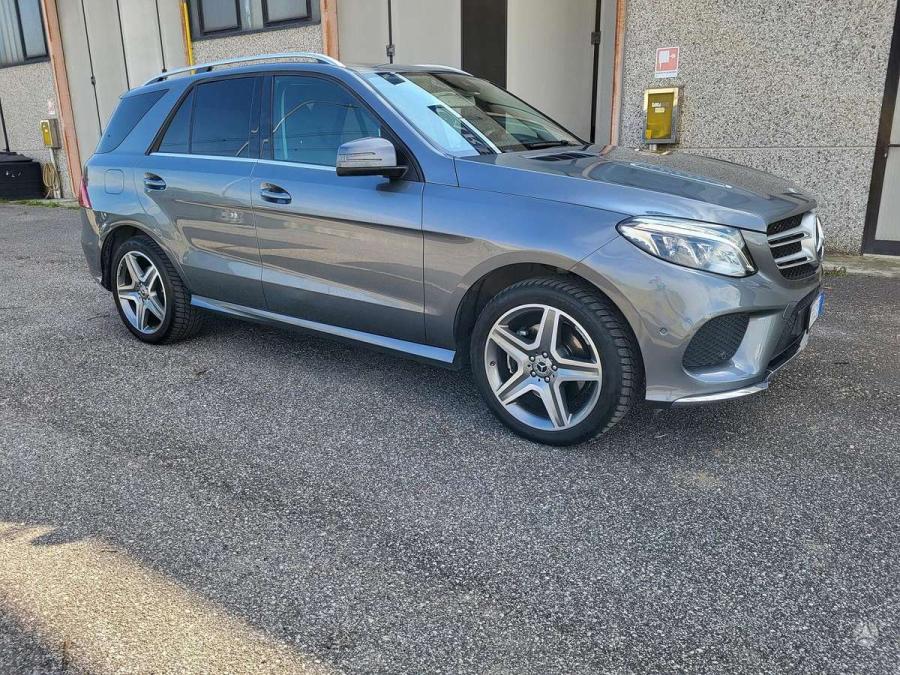 Grey Mercedes-Benz gle-250 2018 in Kaunas, with an engine capacity of 2.14 L and mileage of 200 thousand km for 19500 €, photo 3 on AUTOMOTO.COM.LV