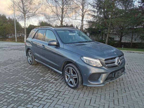 Grey Mercedes-Benz gle-250 2018 in Kaunas, with an engine capacity of 2.14 L and mileage of 202 thousand km for 19300 €, photo 1 on AUTOMOTO.COM.LV