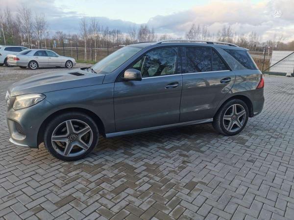 Grey Mercedes-Benz gle-250 2018 in Kaunas, with an engine capacity of 2.14 L and mileage of 202 thousand km for 19300 €, photo 2 on AUTOMOTO.COM.LV
