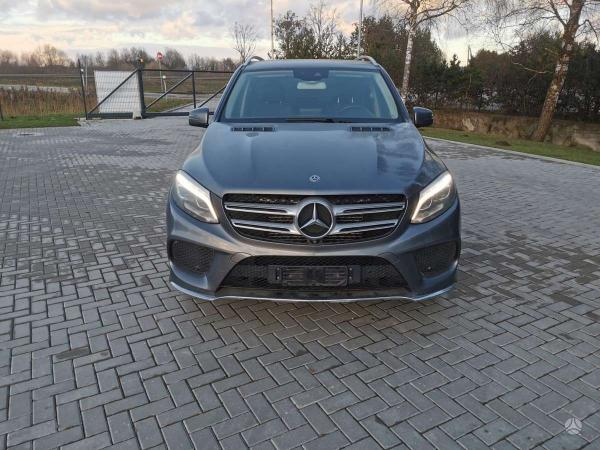 Grey Mercedes-Benz gle-250 2018 in Kaunas, with an engine capacity of 2.14 L and mileage of 202 thousand km for 19300 €, photo 4 on AUTOMOTO.COM.LV