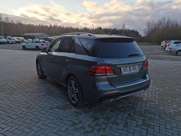 Grey Mercedes-Benz gle-250 2018 in Kaunas, with an engine capacity of 2.14 L and mileage of 202 thousand km for 19300 €, photo 5 on AUTOMOTO.COM.LV