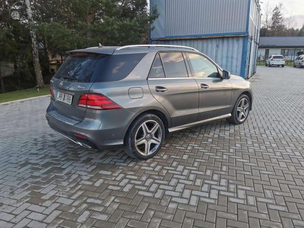 Grey Mercedes-Benz gle-250 2018 in Kaunas, with an engine capacity of 2.14 L and mileage of 202 thousand km for 19300 €, photo 6 on AUTOMOTO.COM.LV