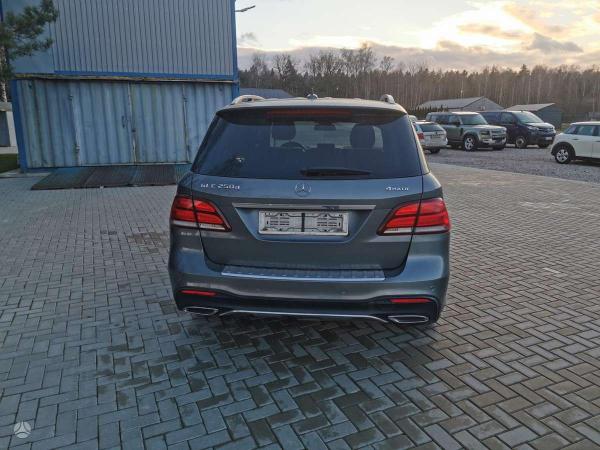 Grey Mercedes-Benz gle-250 2018 in Kaunas, with an engine capacity of 2.14 L and mileage of 202 thousand km for 19300 €, photo 7 on AUTOMOTO.COM.LV