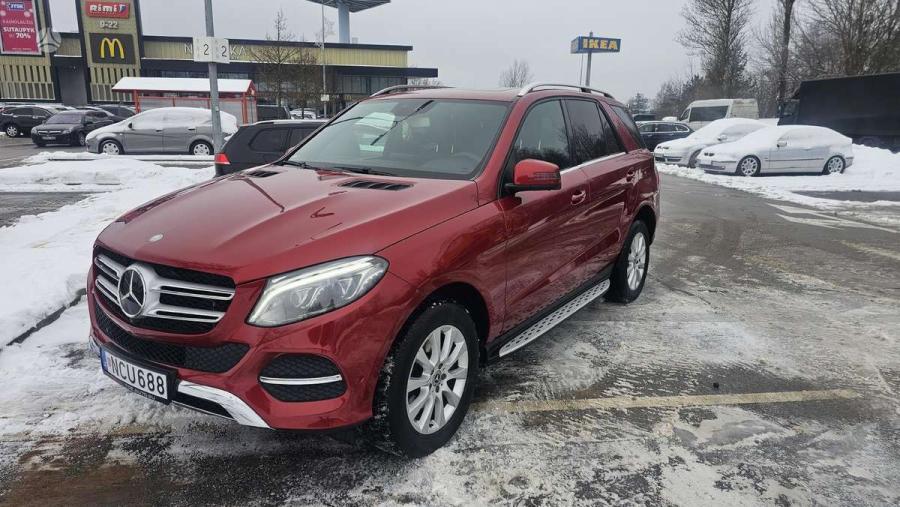 Sarkans Mercedes-Benz gle-250 2017 Viļņa, ar dzinēja tilpumu 2.14 L un nobraukumu 230 tūkst. km par 22500 €, foto 2 vietnē AUTOMOTO.COM.LV