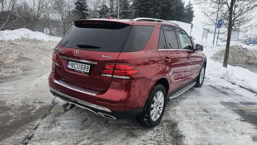 Sarkans Mercedes-Benz gle-250 2017 Viļņa, ar dzinēja tilpumu 2.14 L un nobraukumu 230 tūkst. km par 22500 €, foto 4 vietnē AUTOMOTO.COM.LV