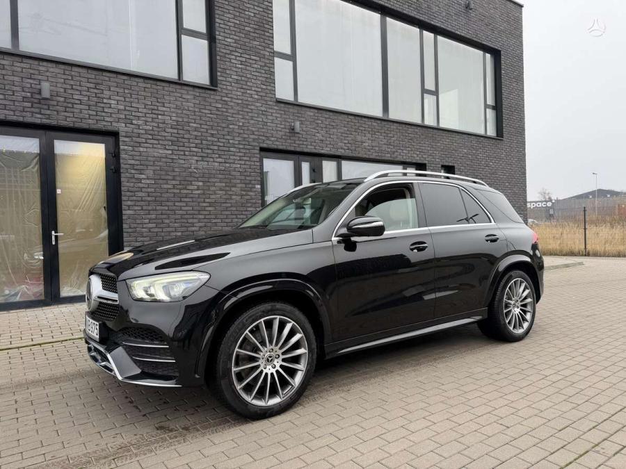 Black Mercedes-Benz GLE 300 2019 in Kaunas, with an engine capacity of 1.95 L and mileage of 231 thousand km for 42000 €, photo 2 on AUTOMOTO.COM.LV