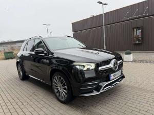 Black Mercedes-Benz GLE 300 2019 in Kaunas, with an engine capacity of 1.95 L and mileage of 231 thousand km for 42000 €, photo 3 on AUTOMOTO.COM.LV