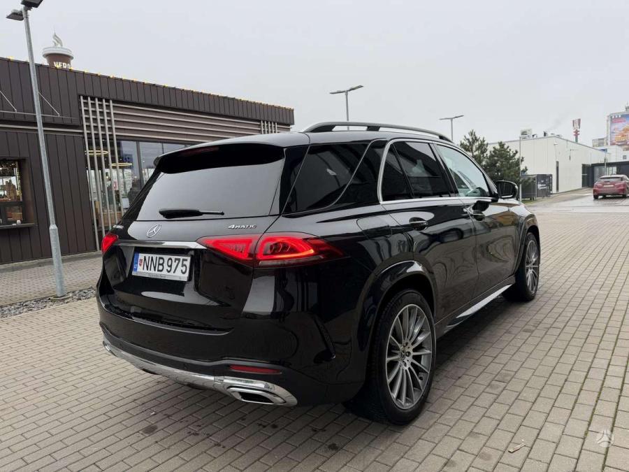 Black Mercedes-Benz GLE 300 2019 in Kaunas, with an engine capacity of 1.95 L and mileage of 231 thousand km for 42000 €, photo 5 on AUTOMOTO.COM.LV