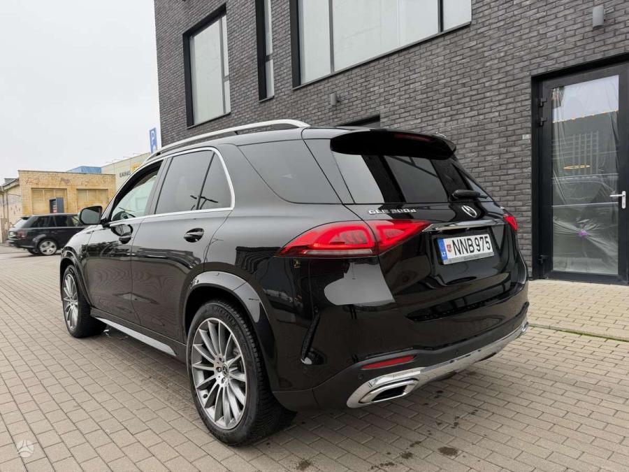 Black Mercedes-Benz GLE 300 2019 in Kaunas, with an engine capacity of 1.95 L and mileage of 231 thousand km for 42000 €, photo 7 on AUTOMOTO.COM.LV