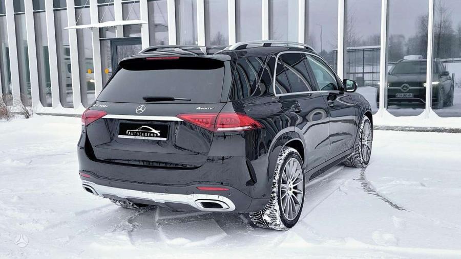 Black Mercedes-Benz GLE 300 2019 in Vilnius, with an engine capacity of 1.95 L and mileage of 233 thousand km for 39990 €, photo 5 on AUTOMOTO.COM.LV