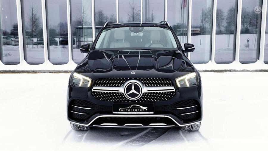 Black Mercedes-Benz GLE 300 2019 in Vilnius, with an engine capacity of 1.95 L and mileage of 233 thousand km for 39990 €, photo 6 on AUTOMOTO.COM.LV