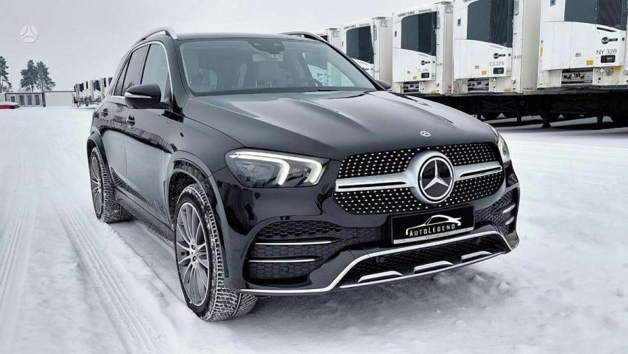 Black Mercedes-Benz GLE 300 2019 in Vilnius, with an engine capacity of 1.95 L and mileage of 233 thousand km for 41990 €, photo 2 on AUTOMOTO.COM.LV