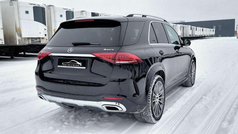 Black Mercedes-Benz GLE 300 2019 in Vilnius, with an engine capacity of 1.95 L and mileage of 233 thousand km for 41990 €, photo 5 on AUTOMOTO.COM.LV