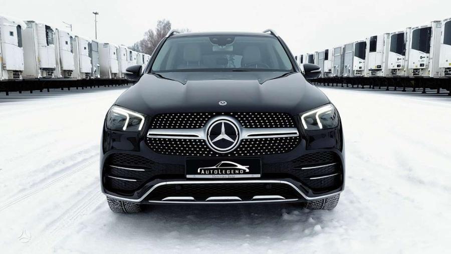 Black Mercedes-Benz GLE 300 2019 in Vilnius, with an engine capacity of 1.95 L and mileage of 233 thousand km for 41990 €, photo 8 on AUTOMOTO.COM.LV