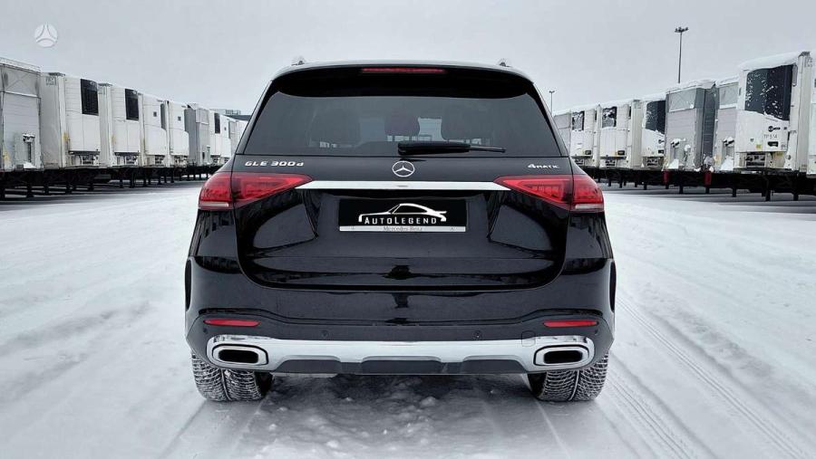 Black Mercedes-Benz GLE 300 2019 in Vilnius, with an engine capacity of 1.95 L and mileage of 233 thousand km for 41990 €, photo 9 on AUTOMOTO.COM.LV