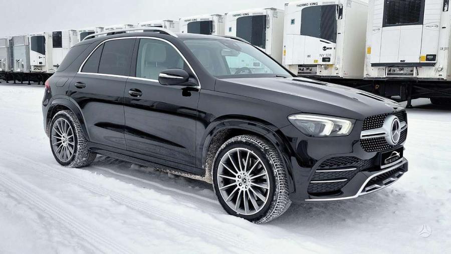Black Mercedes-Benz GLE 300 2019 in Vilnius, with an engine capacity of 1.95 L and mileage of 233 thousand km for 41990 €, photo 11 on AUTOMOTO.COM.LV