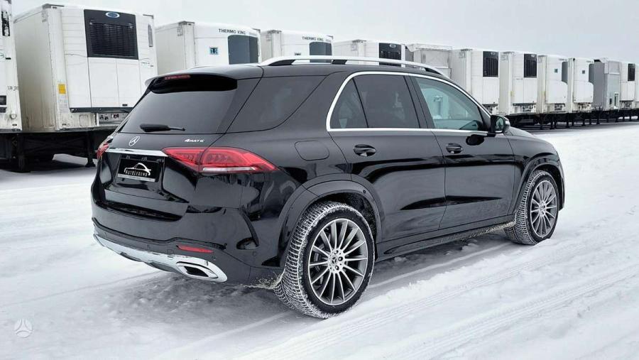 Black Mercedes-Benz GLE 300 2019 in Vilnius, with an engine capacity of 1.95 L and mileage of 233 thousand km for 41990 €, photo 13 on AUTOMOTO.COM.LV