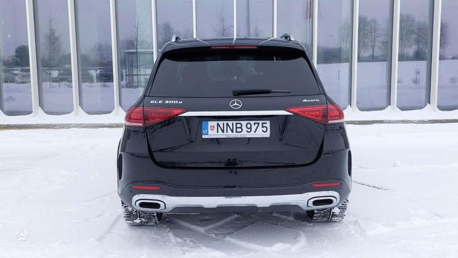Melns Mercedes-Benz GLE 300 2019 Viļņa, ar dzinēja tilpumu 1.95 L un nobraukumu 234 tūkst. km par 35990 €, foto 9 vietnē AUTOMOTO.COM.LV