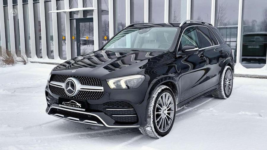Black Mercedes-Benz GLE 300 2019 in Vilnius, with an engine capacity of 1.95 L and mileage of 233 thousand km for 35990 €, photo 2 on AUTOMOTO.COM.LV