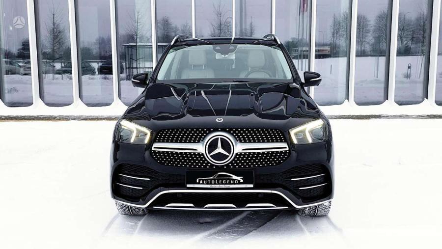Black Mercedes-Benz GLE 300 2019 in Vilnius, with an engine capacity of 1.95 L and mileage of 233 thousand km for 35990 €, photo 8 on AUTOMOTO.COM.LV