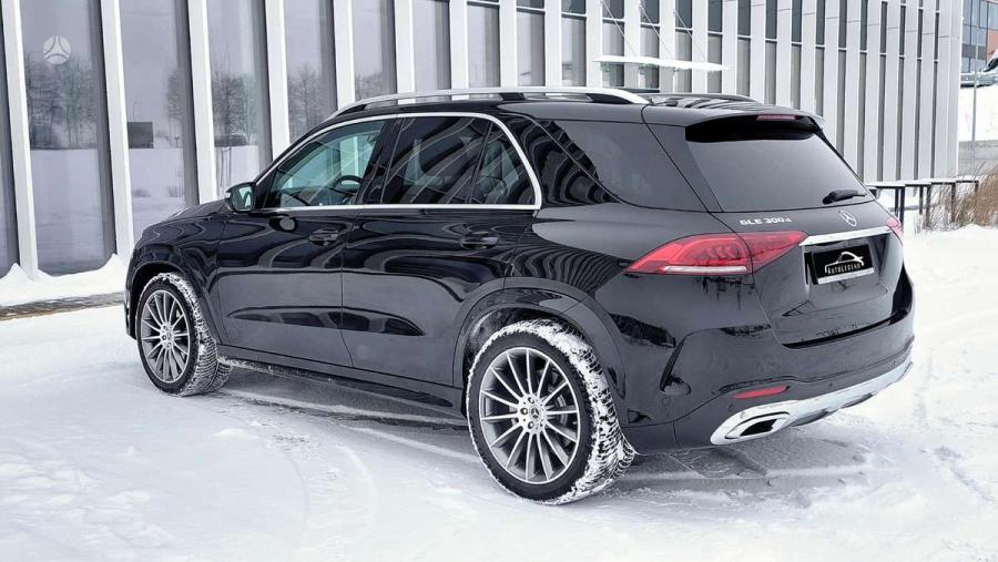 Black Mercedes-Benz GLE 300 2019 in Vilnius, with an engine capacity of 1.95 L and mileage of 233 thousand km for 35990 €, photo 12 on AUTOMOTO.COM.LV