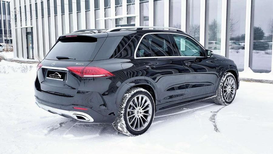 Black Mercedes-Benz GLE 300 2019 in Vilnius, with an engine capacity of 1.95 L and mileage of 233 thousand km for 35990 €, photo 13 on AUTOMOTO.COM.LV