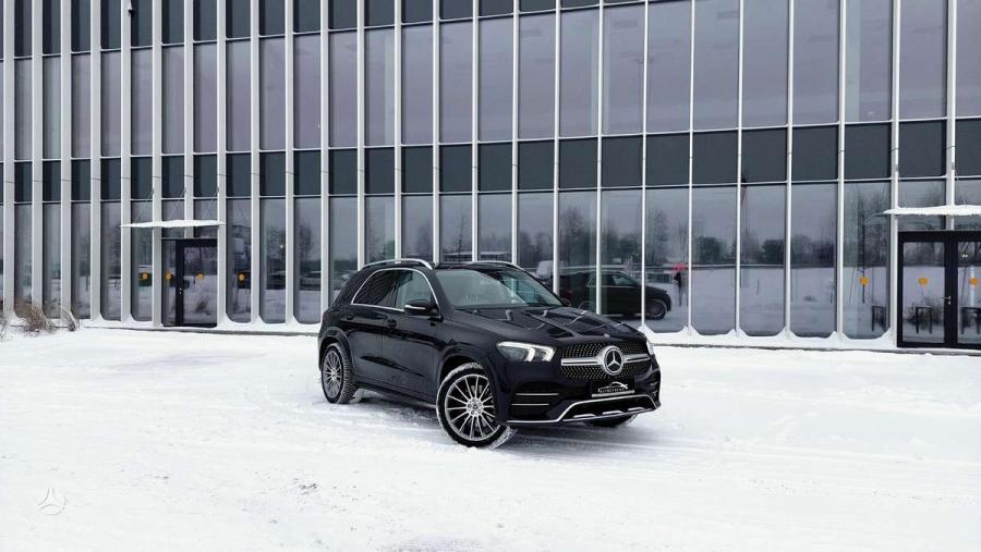 Black Mercedes-Benz GLE 300 2019 in Vilnius, with an engine capacity of 1.95 L and mileage of 233 thousand km for 35990 €, photo 40 on AUTOMOTO.COM.LV