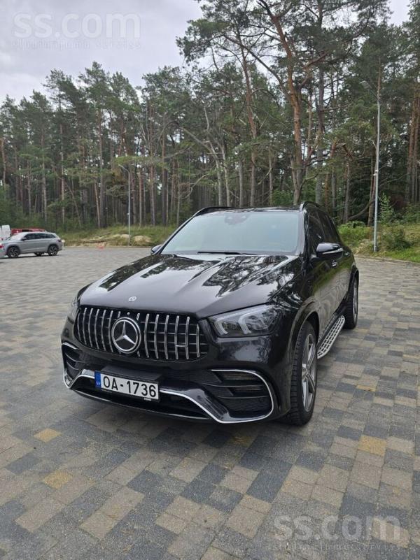 Mercedes-Benz GLE 300 2019 in Jurmala on AUTOMOTO.COM.LV Black Mercedes-Benz GLE 300 2019 in Jurmala, with an engine capacity of 2.00 L and mileage of 162 thousand km for 42000 €, photo 3 on AUTOMOTO.COM.LV