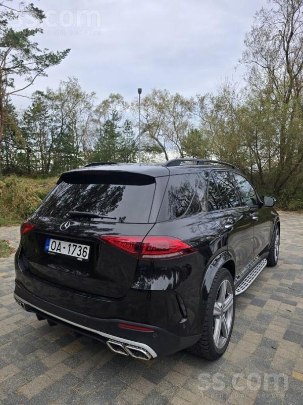 Mercedes-Benz GLE 300 2019 in Jurmala on AUTOMOTO.COM.LV Black Mercedes-Benz GLE 300 2019 in Jurmala, with an engine capacity of 2.00 L and mileage of 162 thousand km for 42000 €, photo 6 on AUTOMOTO.COM.LV