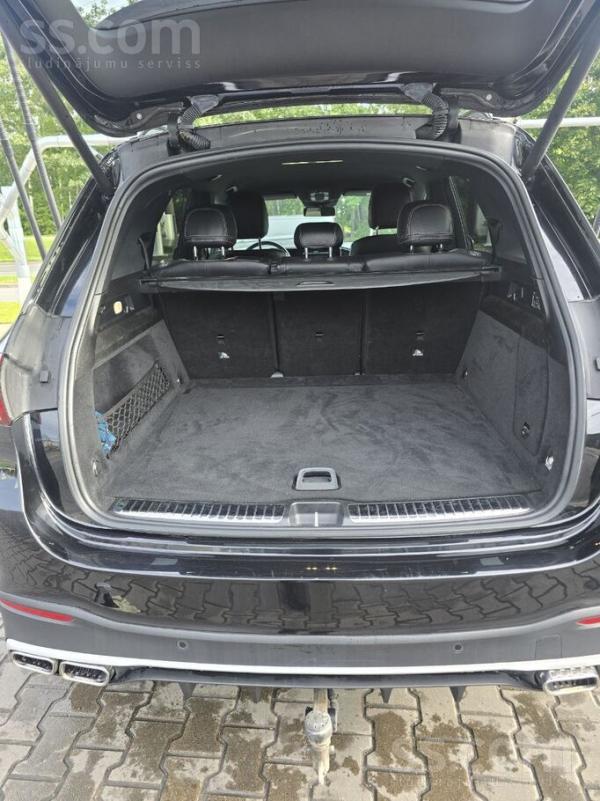 Mercedes-Benz GLE 300 2019 in Jurmala on AUTOMOTO.COM.LV Black Mercedes-Benz GLE 300 2019 in Jurmala, with an engine capacity of 2.00 L and mileage of 162 thousand km for 42000 €, photo 8 on AUTOMOTO.COM.LV