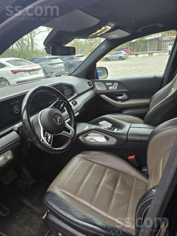 Mercedes-Benz GLE 300 2019 in Jurmala on AUTOMOTO.COM.LV Black Mercedes-Benz GLE 300 2019 in Jurmala, with an engine capacity of 2.00 L and mileage of 162 thousand km for 42000 €, photo 9 on AUTOMOTO.COM.LV