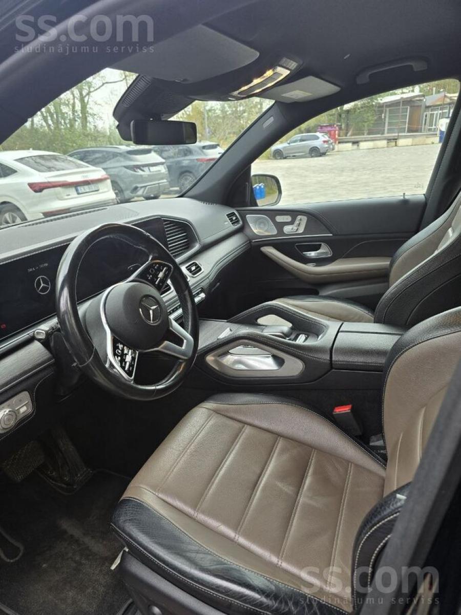 Black Mercedes-Benz GLE 300 2019 in Jurmala, with an engine capacity of 2.00 L and mileage of 162 thousand km for 42000 €, photo 9 on AUTOMOTO.COM.LV
