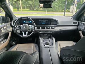Black Mercedes-Benz GLE 300 2019 in Jurmala, with an engine capacity of 2.00 L and mileage of 162 thousand km for 42000 €, photo 10 on AUTOMOTO.COM.LV