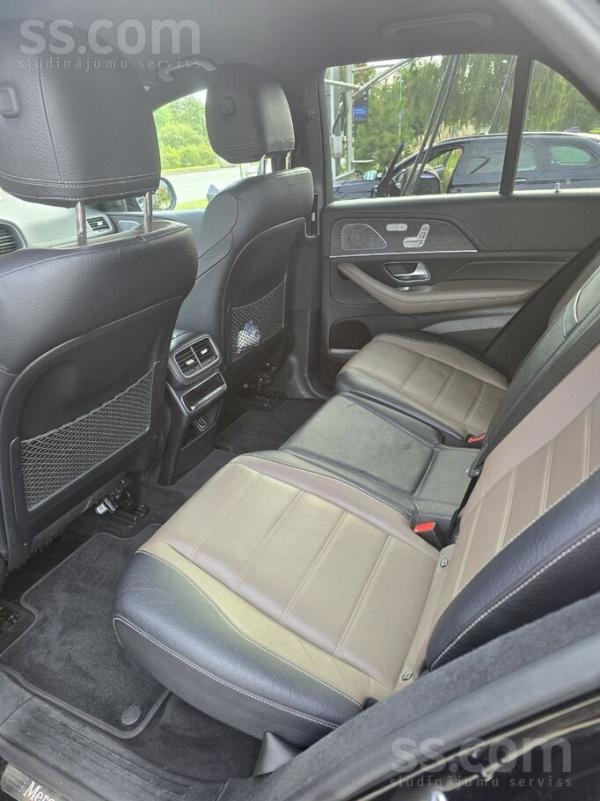 Mercedes-Benz GLE 300 2019 in Jurmala on AUTOMOTO.COM.LV Black Mercedes-Benz GLE 300 2019 in Jurmala, with an engine capacity of 2.00 L and mileage of 162 thousand km for 42000 €, photo 11 on AUTOMOTO.COM.LV