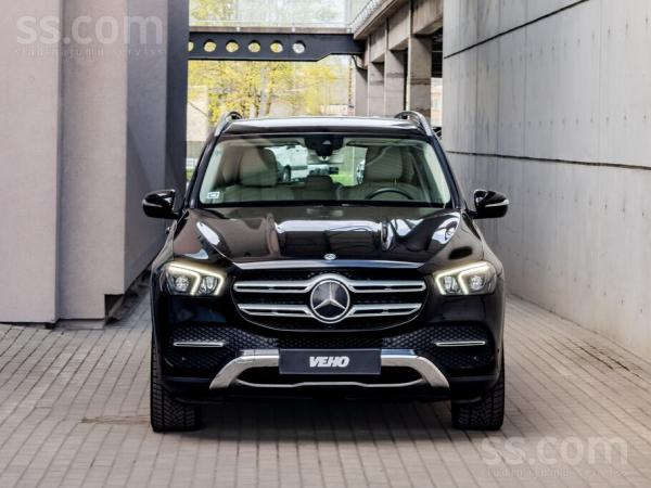 Black Mercedes-Benz GLE 300 2020 in Riga, with an engine capacity of 2.00 L and mileage of 96 thousand km for 39950 €, photo 4 on AUTOMOTO.COM.LV