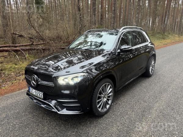 Black Mercedes-Benz GLE 300 2020 in Cesis, with an engine capacity of 2.00 L and mileage of 201 thousand km for 44850 €, photo 2 on AUTOMOTO.COM.LV