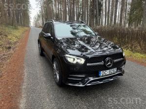 Black Mercedes-Benz GLE 300 2020 in Cesis, with an engine capacity of 2.00 L and mileage of 201 thousand km for 44850 €, photo 3 on AUTOMOTO.COM.LV