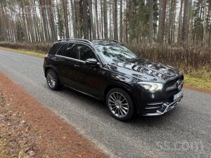 Black Mercedes-Benz GLE 300 2020 in Cesis, with an engine capacity of 2.00 L and mileage of 201 thousand km for 44850 €, photo 4 on AUTOMOTO.COM.LV