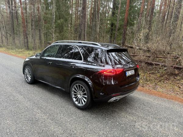 Black Mercedes-Benz GLE 300 2020 in Cesis, with an engine capacity of 2.00 L and mileage of 201 thousand km for 44850 €, photo 5 on AUTOMOTO.COM.LV