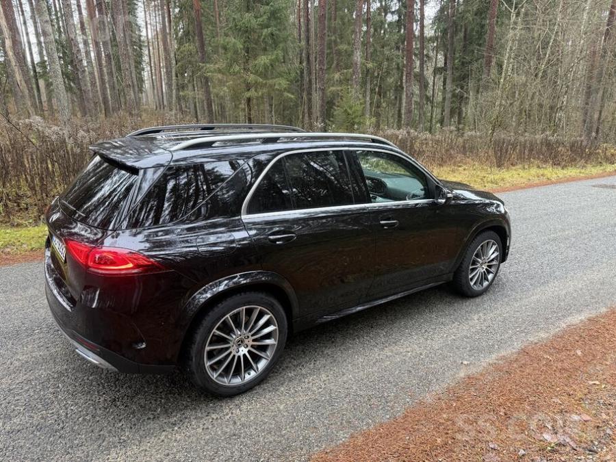 Black Mercedes-Benz GLE 300 2020 in Cesis, with an engine capacity of 2.00 L and mileage of 201 thousand km for 44850 €, photo 6 on AUTOMOTO.COM.LV