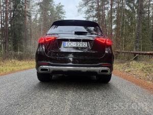Black Mercedes-Benz GLE 300 2020 in Cesis, with an engine capacity of 2.00 L and mileage of 201 thousand km for 44850 €, photo 7 on AUTOMOTO.COM.LV