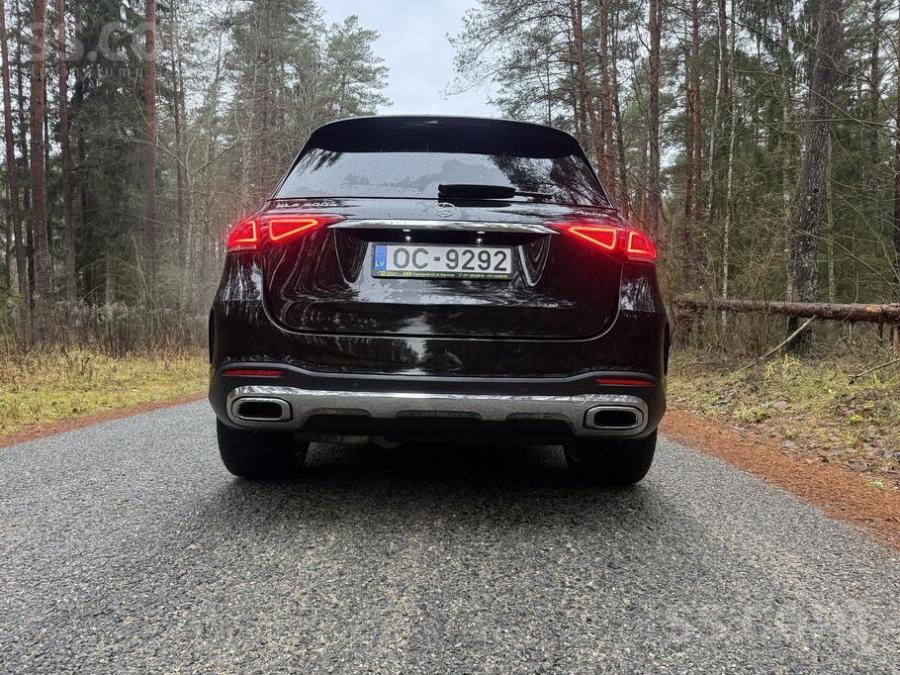 Black Mercedes-Benz GLE 300 2020 in Cesis, with an engine capacity of 2.00 L and mileage of 201 thousand km for 44850 €, photo 7 on AUTOMOTO.COM.LV