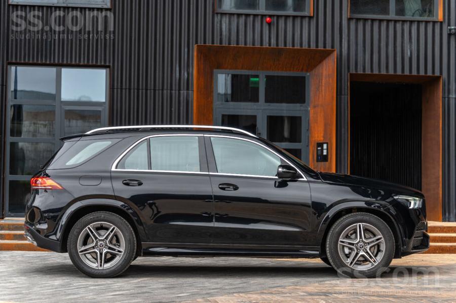 Melns Mercedes-Benz GLE 300 2021 Rīga, ar dzinēja tilpumu 2.00 L un nobraukumu 59 tūkst. km par 52000 €, foto 4 vietnē AUTOMOTO.COM.LV